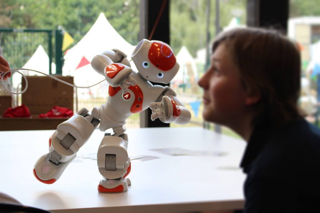 Un infermiere modenese inventa il robot amico dei bambini, per trattare ...